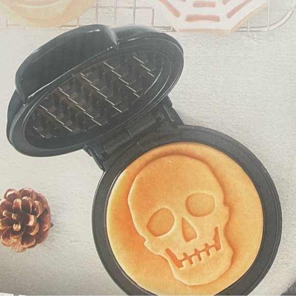 DASH | Kitchen | Dash Skull Mini Waffle Maker 4 Waffles Paninis Wmanual ...